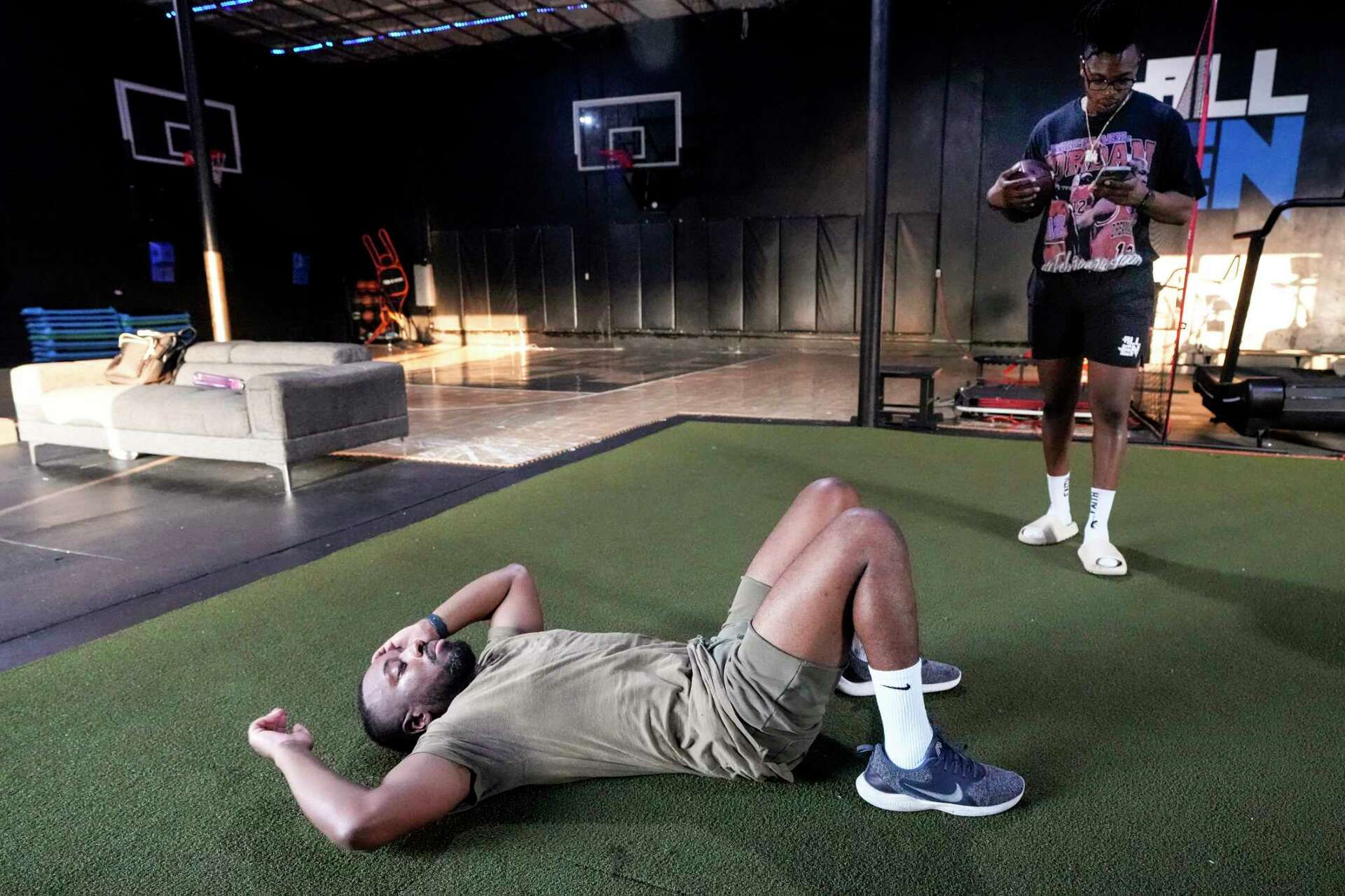 NFL workout: What's an offseason workout like? We tried one ourselves