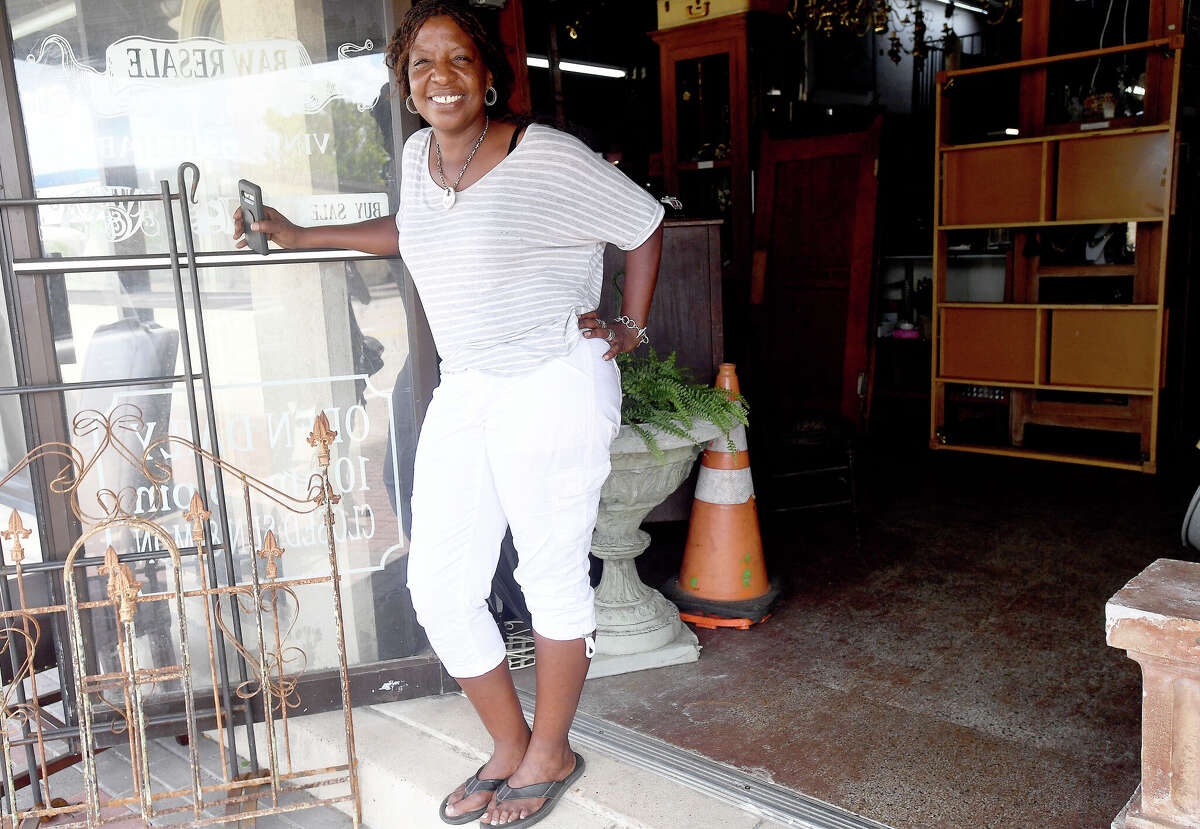 Beaumont thrift shop holds close-out sale