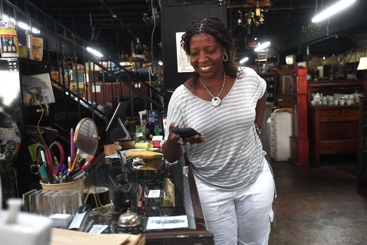 Beaumont thrift shop holds close-out sale