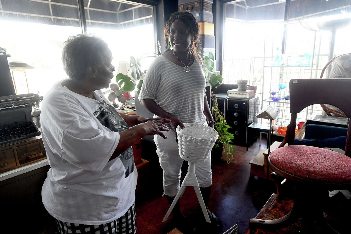 Beaumont thrift shop holds close-out sale