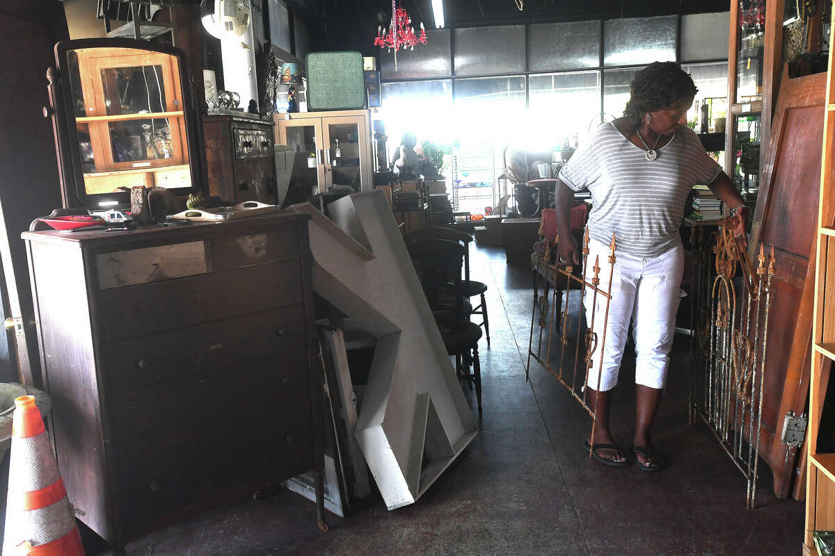 Beaumont thrift shop holds close-out sale