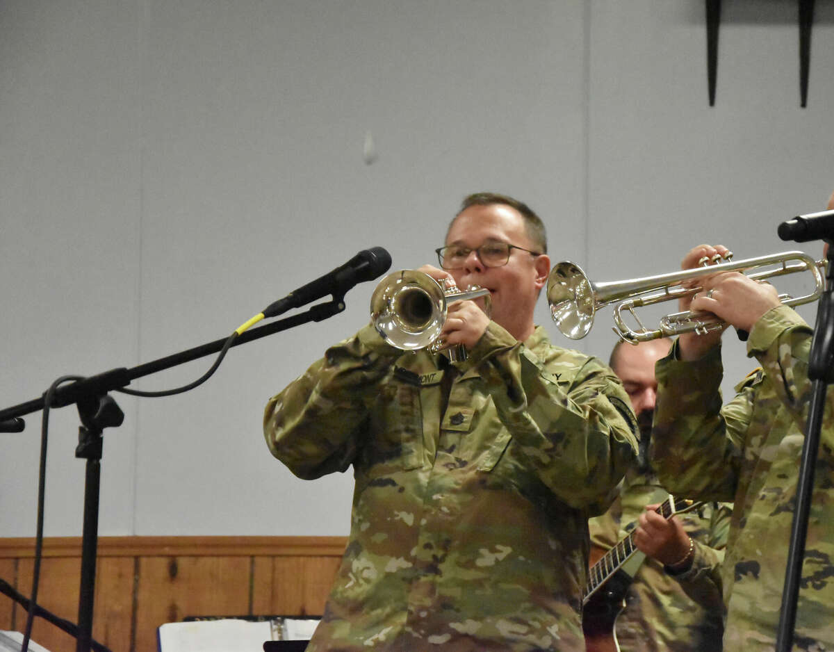 Manistee VFW packed with 300 people for Army Band concert