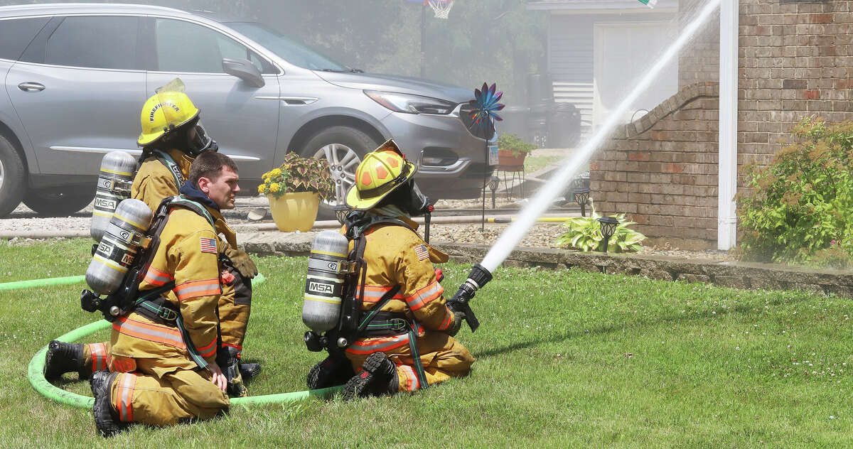 Seven departments battle July 4th Holiday Shores house fire