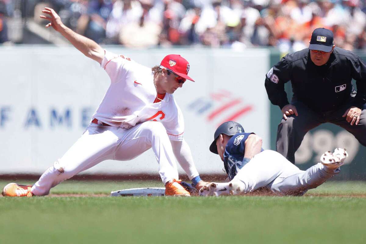 Giants unsure how to plug 2B hole with Thairo Estrada out 4-6 weeks