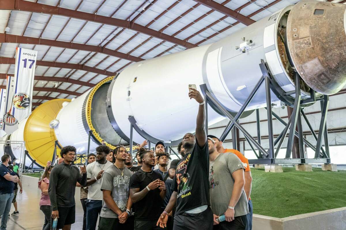 Texans rookies talk to astronauts on the International Space Station