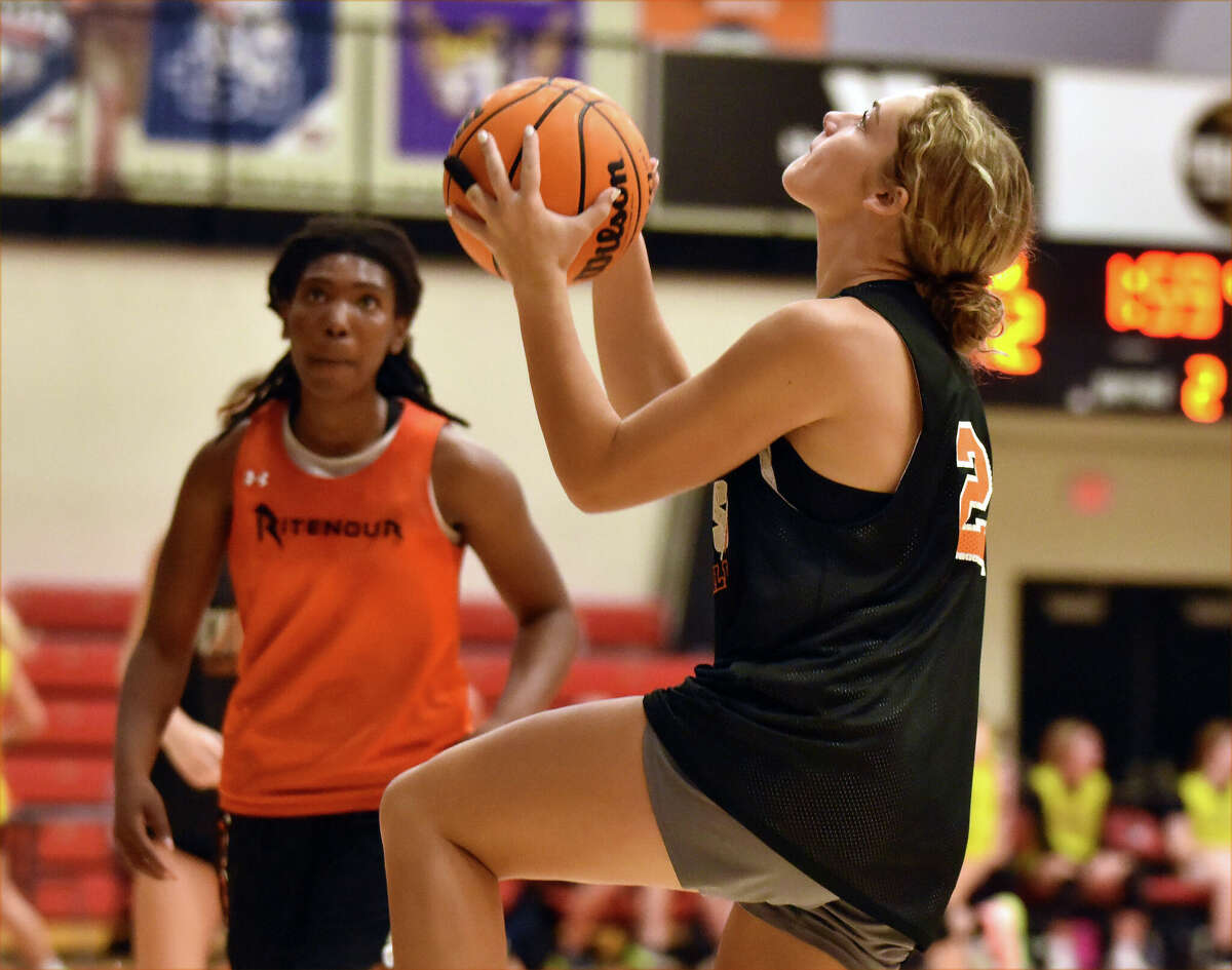 New era starts for Edwardsville girls basketball