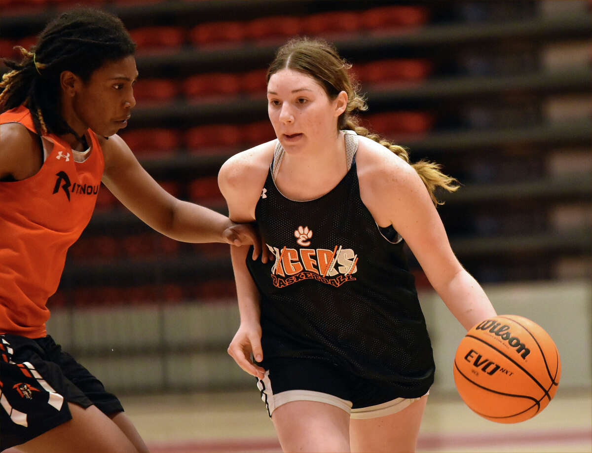 New era starts for Edwardsville girls basketball