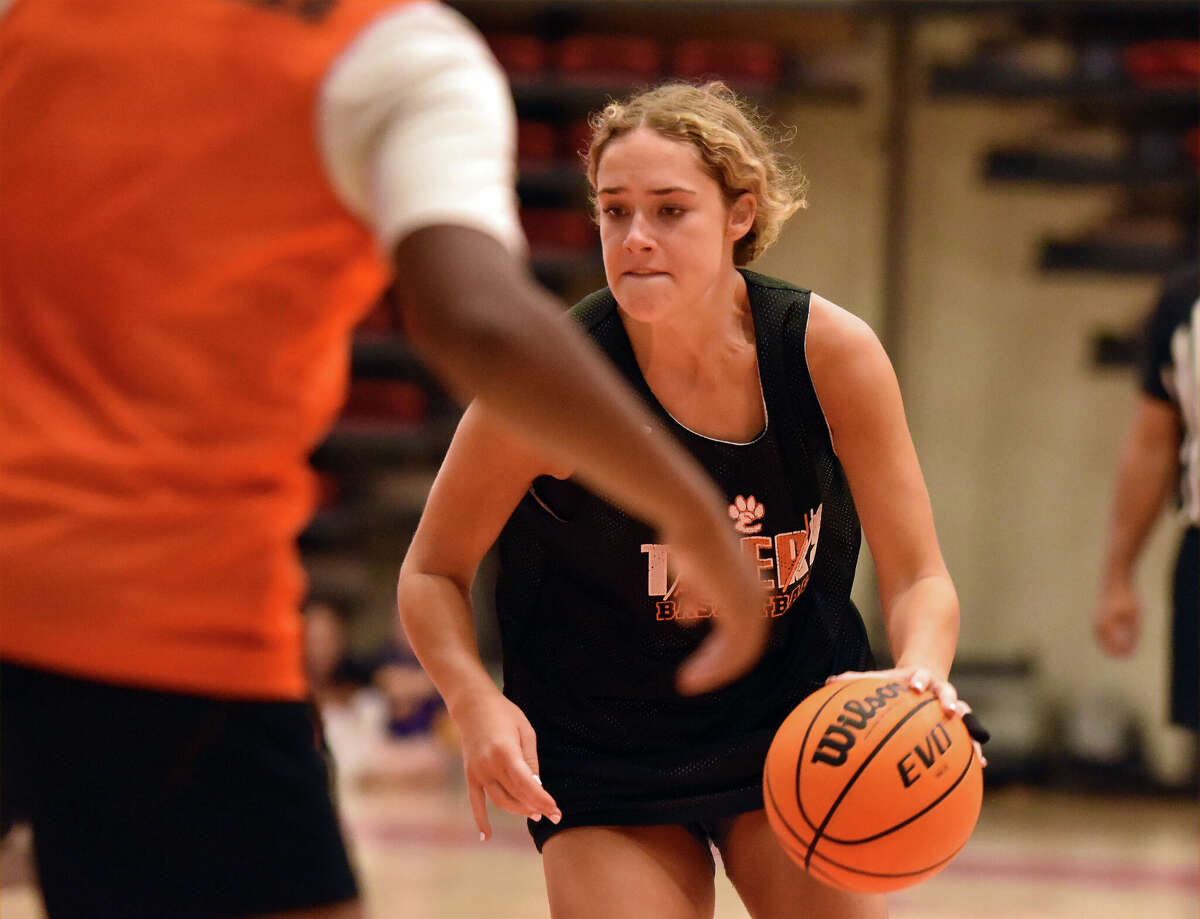 New era starts for Edwardsville girls basketball