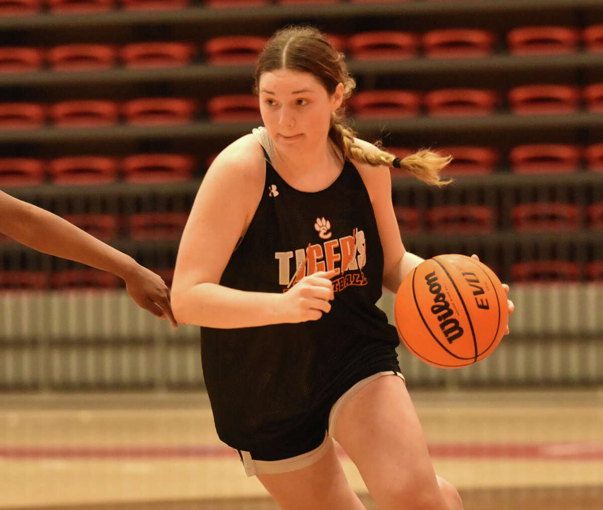 New era starts for Edwardsville girls basketball