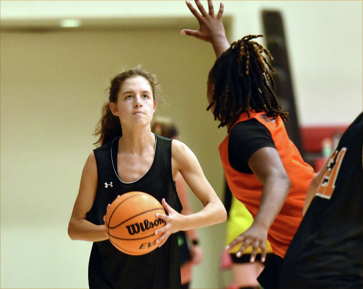 New era starts for Edwardsville girls basketball