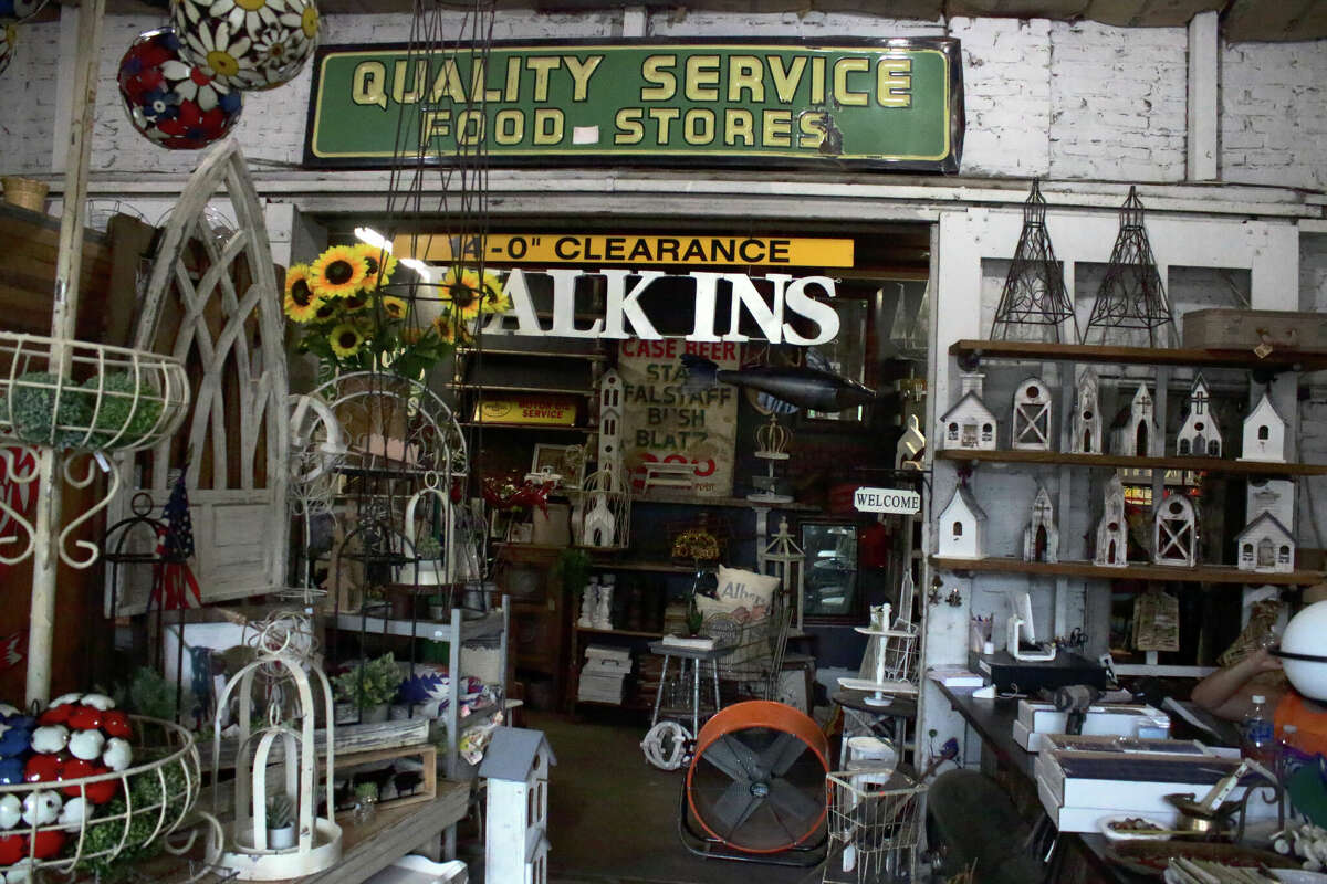Vintage 71 full of antiques and collectibles in Edwardsville