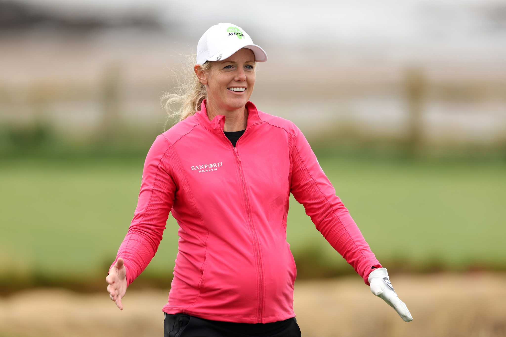 7 months pregnant at U.S. Open, Amy Olson takes on Pebble Beach