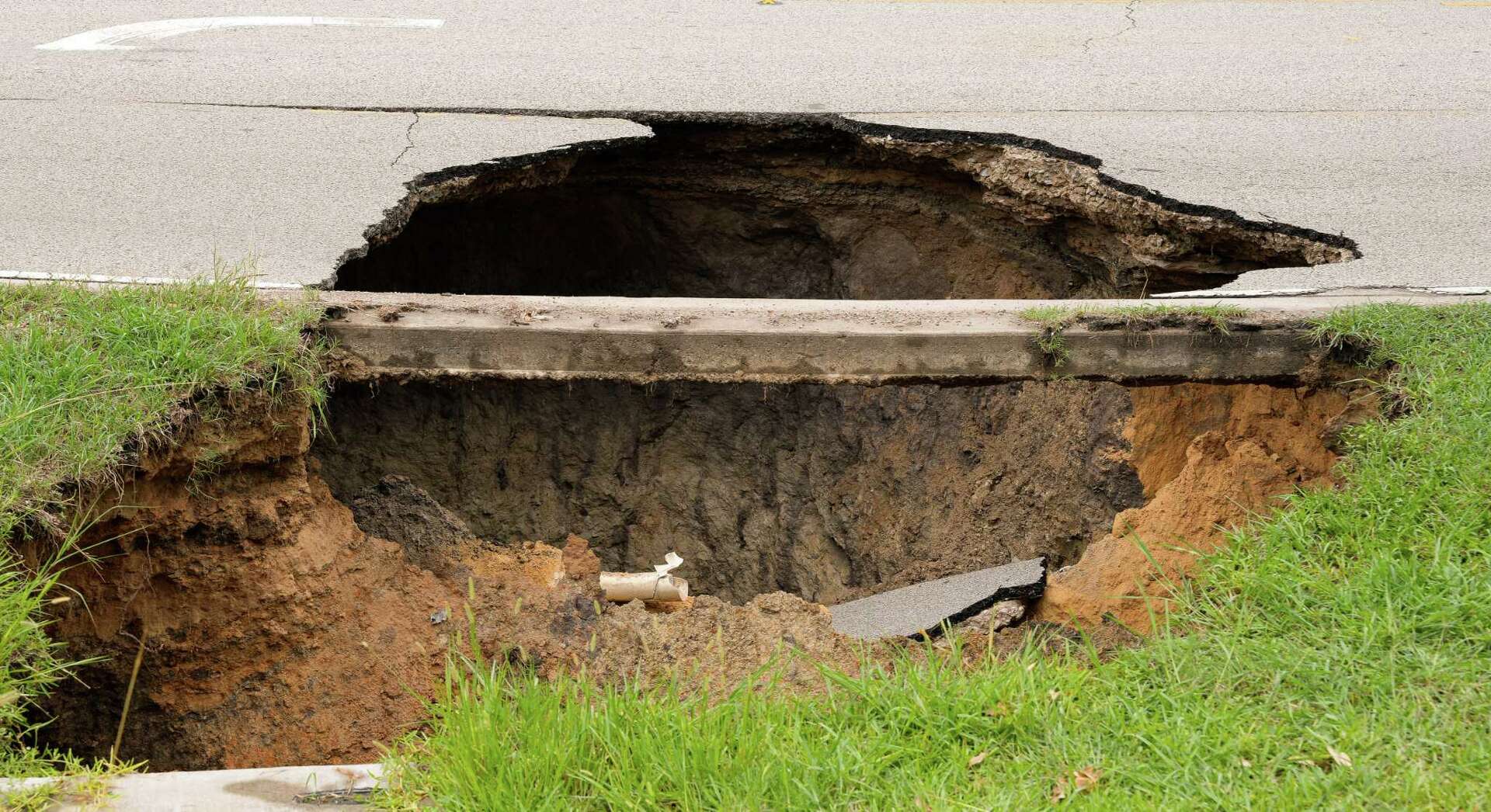 Fondren Road street collapse repairs begin with backfilling of hole