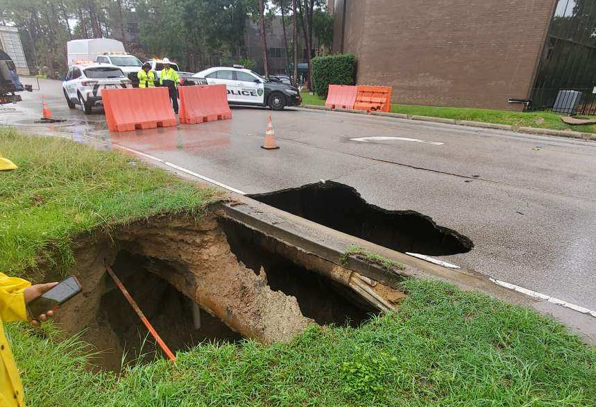 Massive sinkhole in West Houston could take months to fix