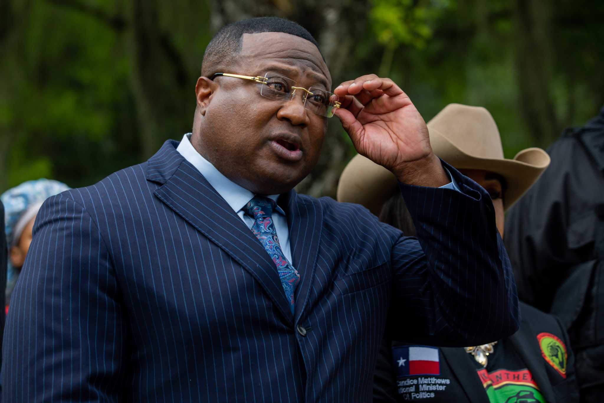 Quanell X, Texas police spar over abuse claims in Rudy Farias case