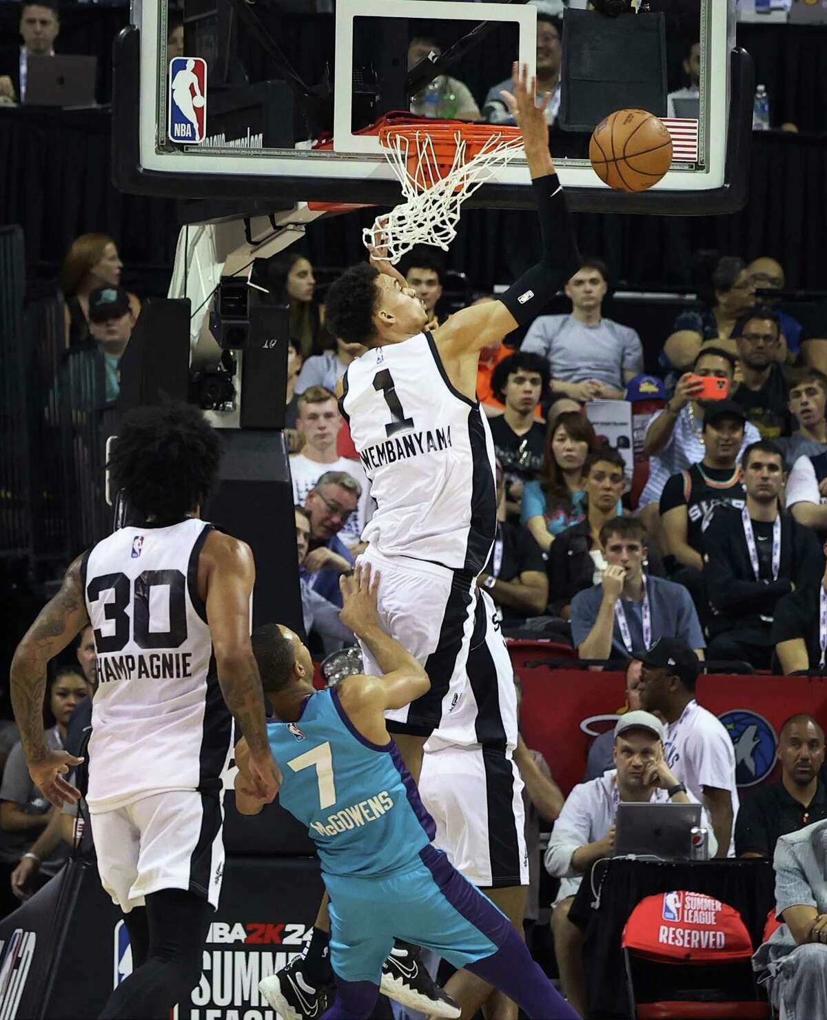 San Antonio Spurs: Victor Wembanyama's eyes are opened in NBA debut