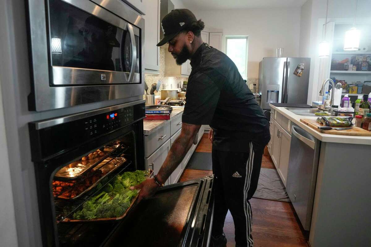 Gridiron chef: What life is like as NFL players' personal cook