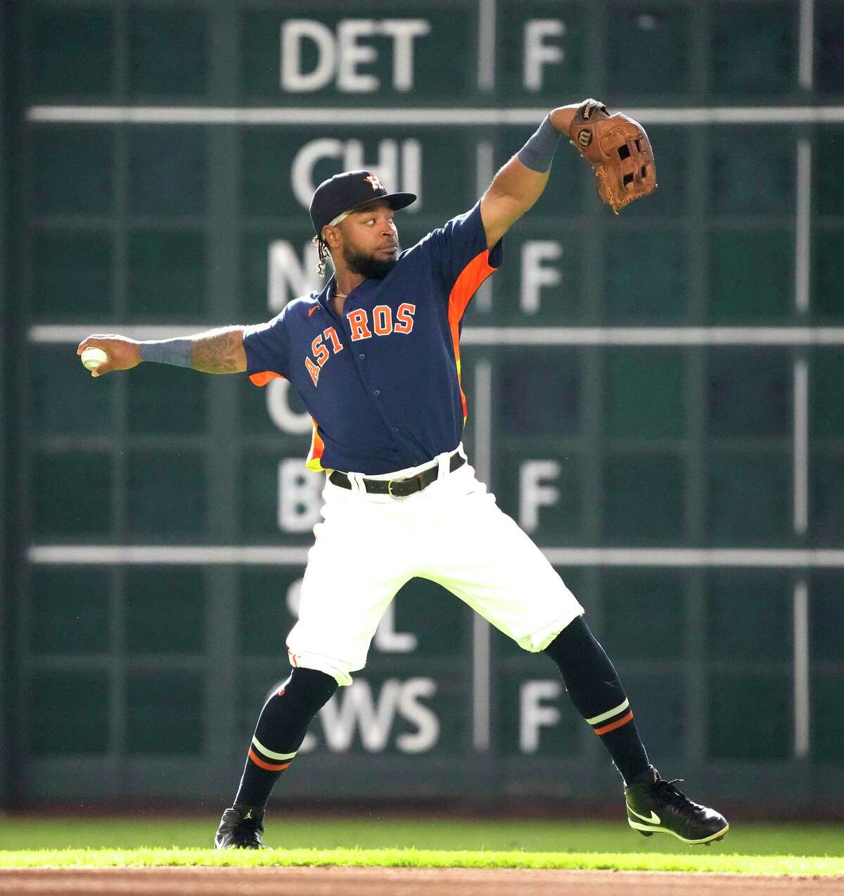 Houston Astros: Hector Neris escapes jam vs. Seattle Mariners