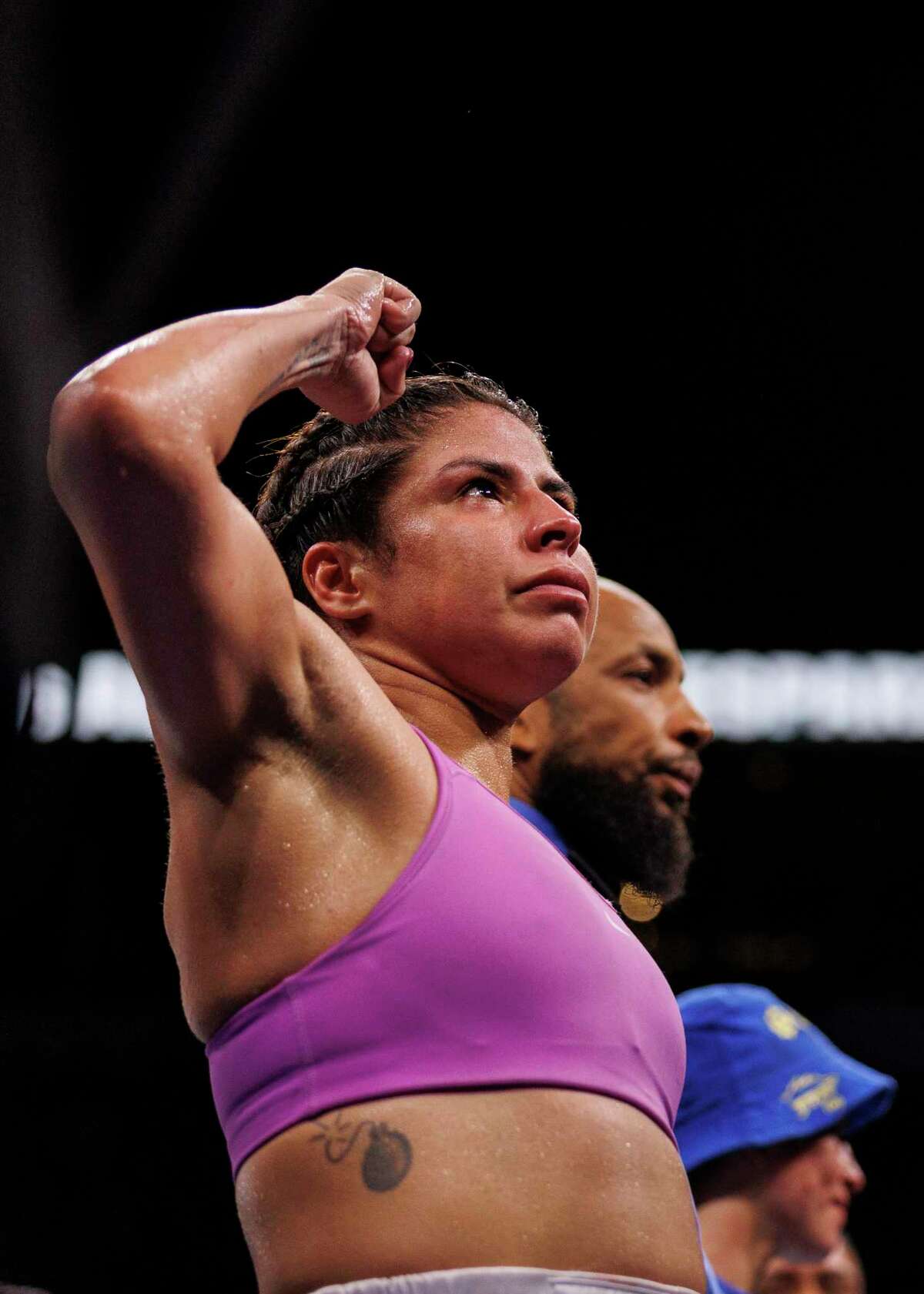 Floyd Schofield survives late cut, beats Haskell Rhodes