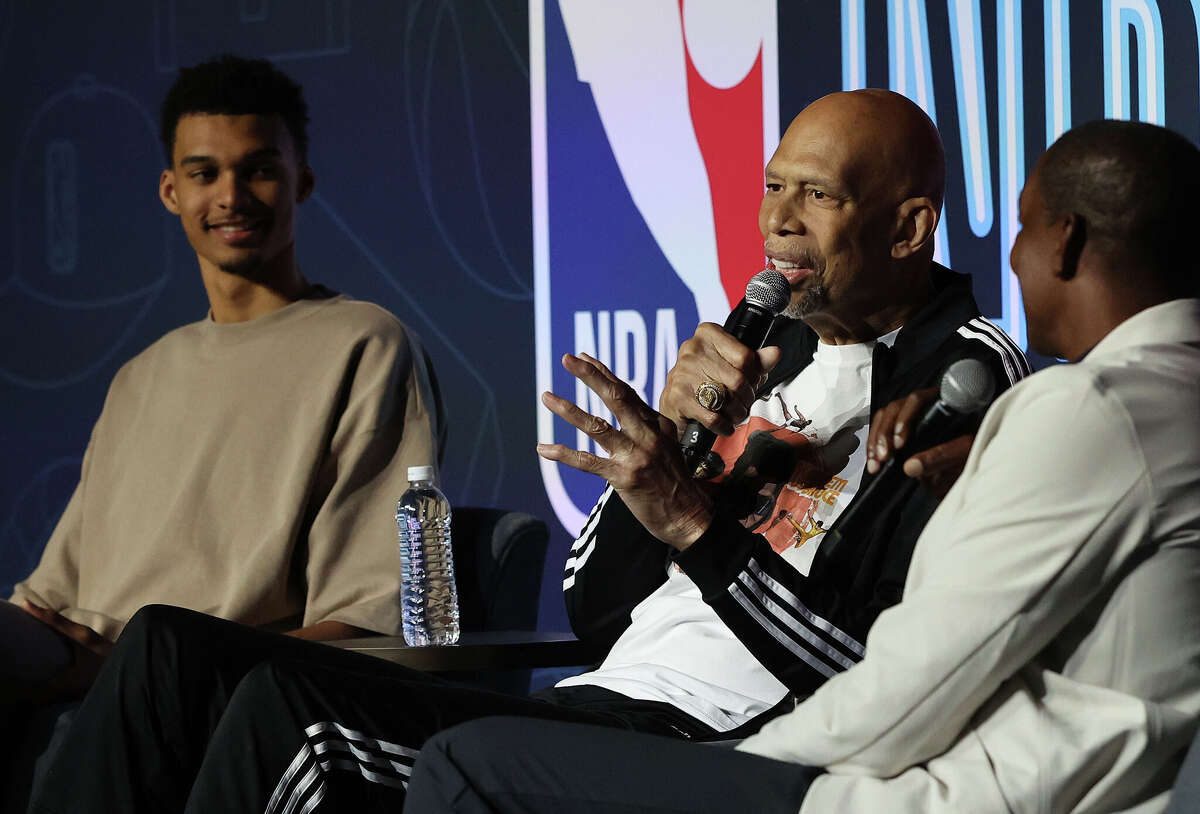 Wembanyama receives advice from NBA legend Abdul-Jabbar