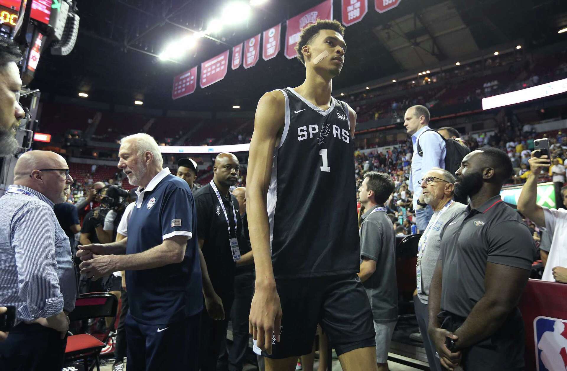 Victor Wembanyama ready to roll with Spurs coach Gregg Popovich