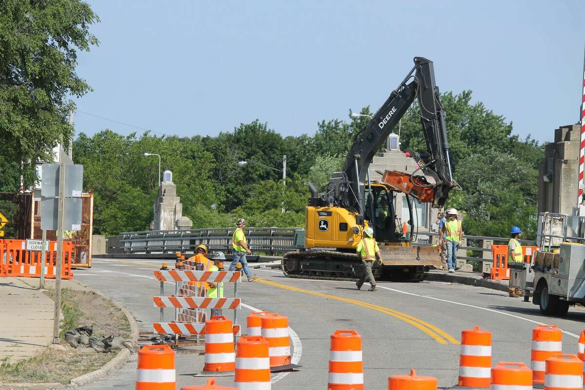 Manistee bridge closed to traffic for construction