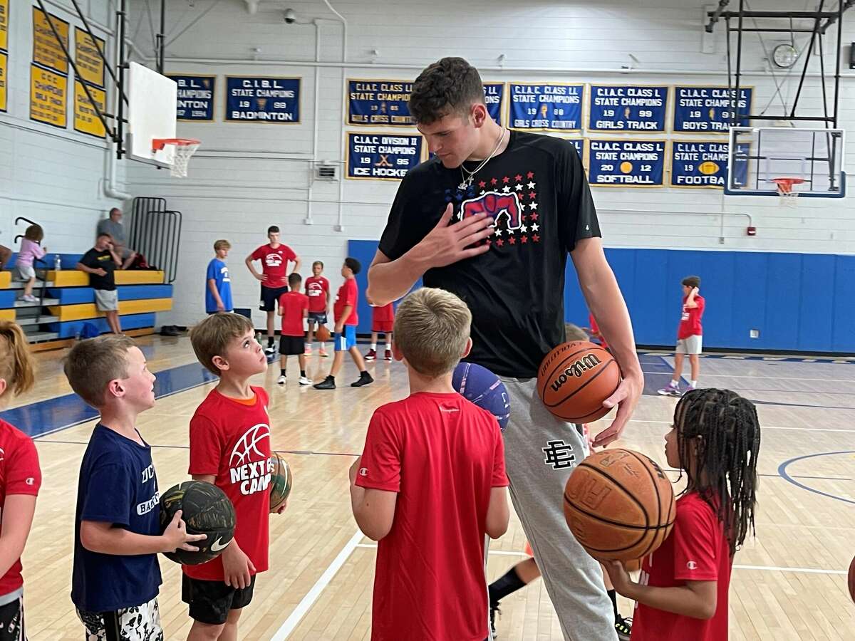 How tall is Donovan Clingan? UConn center is listed at 7-foot-2.