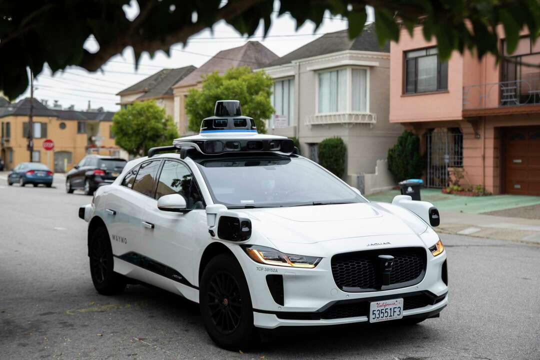 How Waymo's driverless taxis cars can monitor SF traffic speed