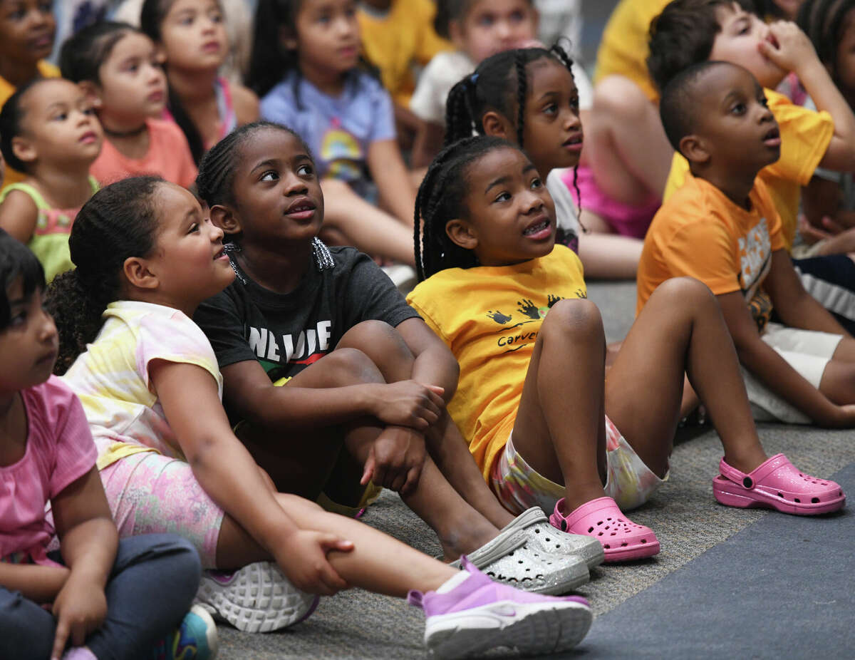 In Norwalk library show, puppeteer brings 'Just So Stories' to life