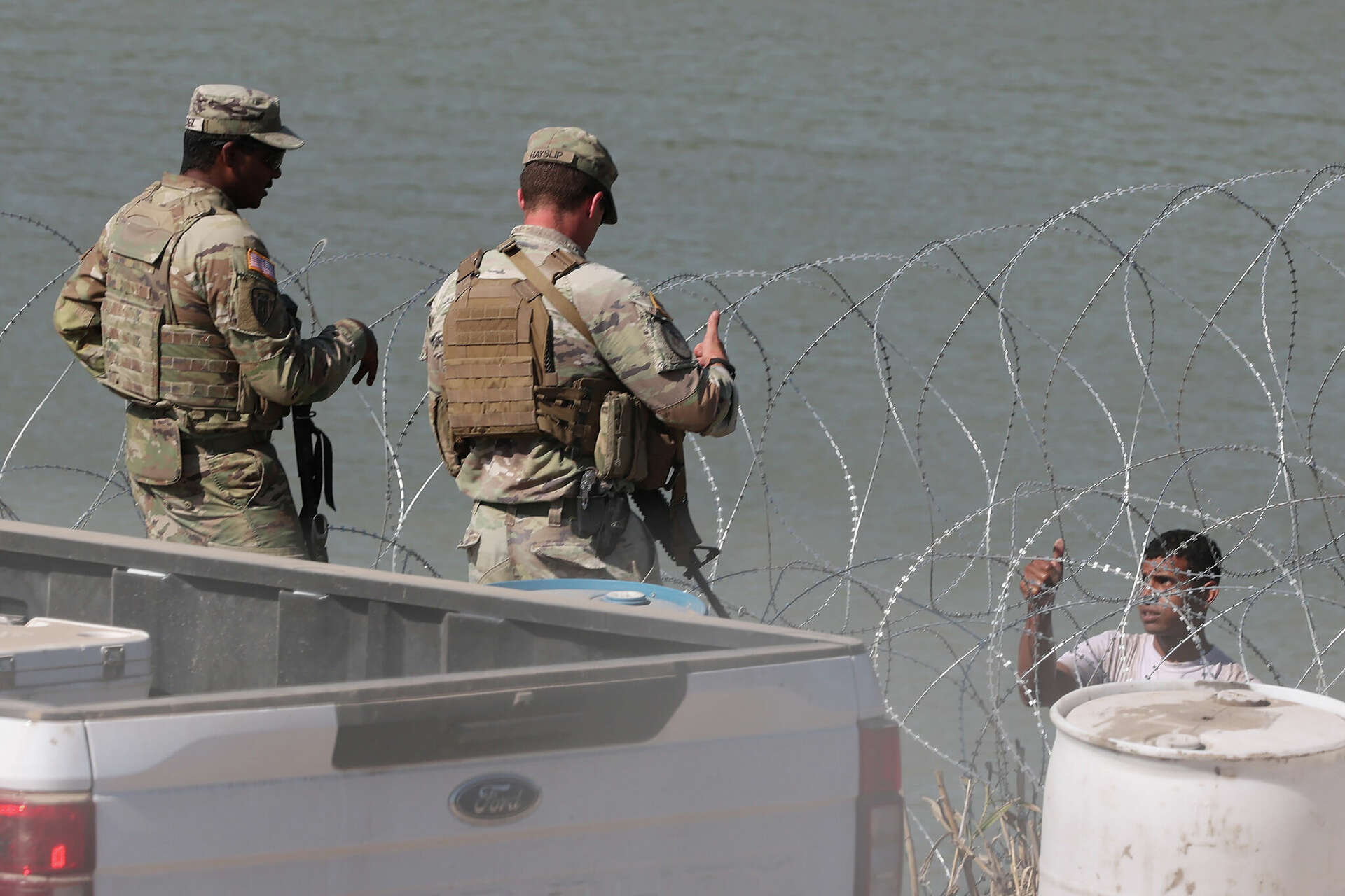 Texas border razor wire hinders agents, endangers migrants