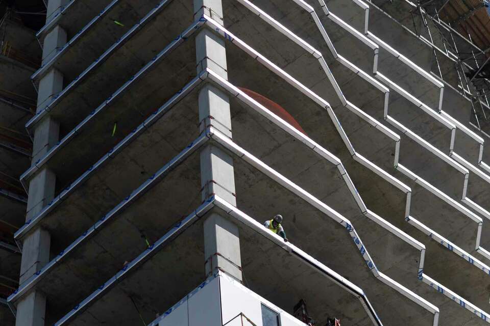 SF housing: New highrise building on the way in Treasure Island