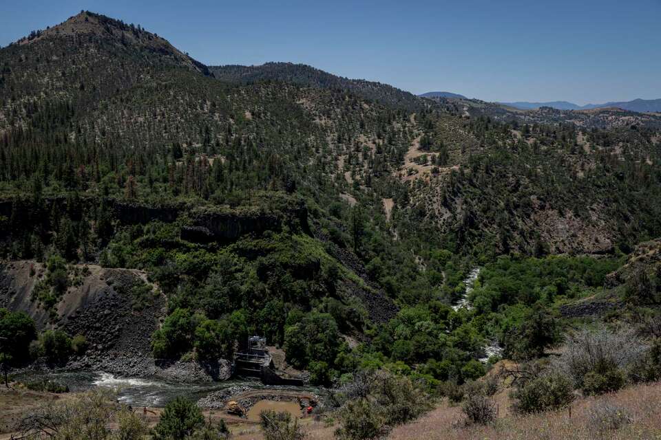 Nation’s largest dam removal project begins in California