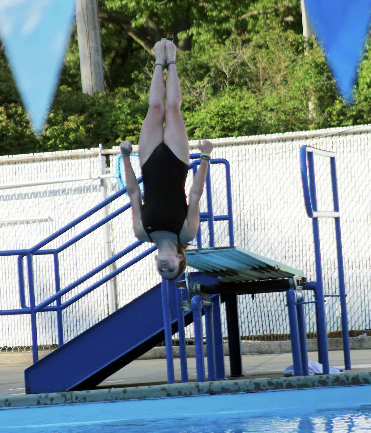 Paddlers Pirates divers defeat the Summers-Port Sharks 54-24 Tuesday