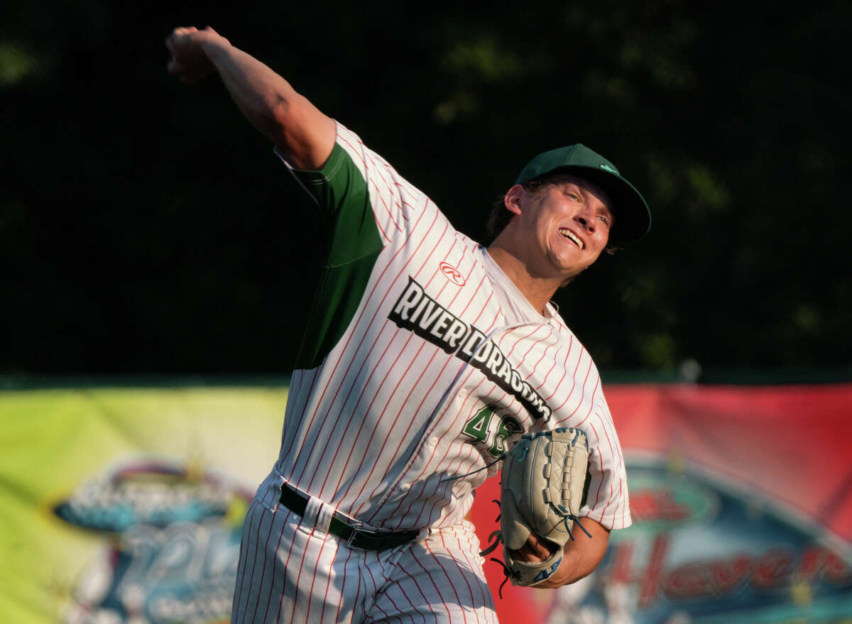 Alton River Dragons rally past the O'Fallon Hoots 7-5