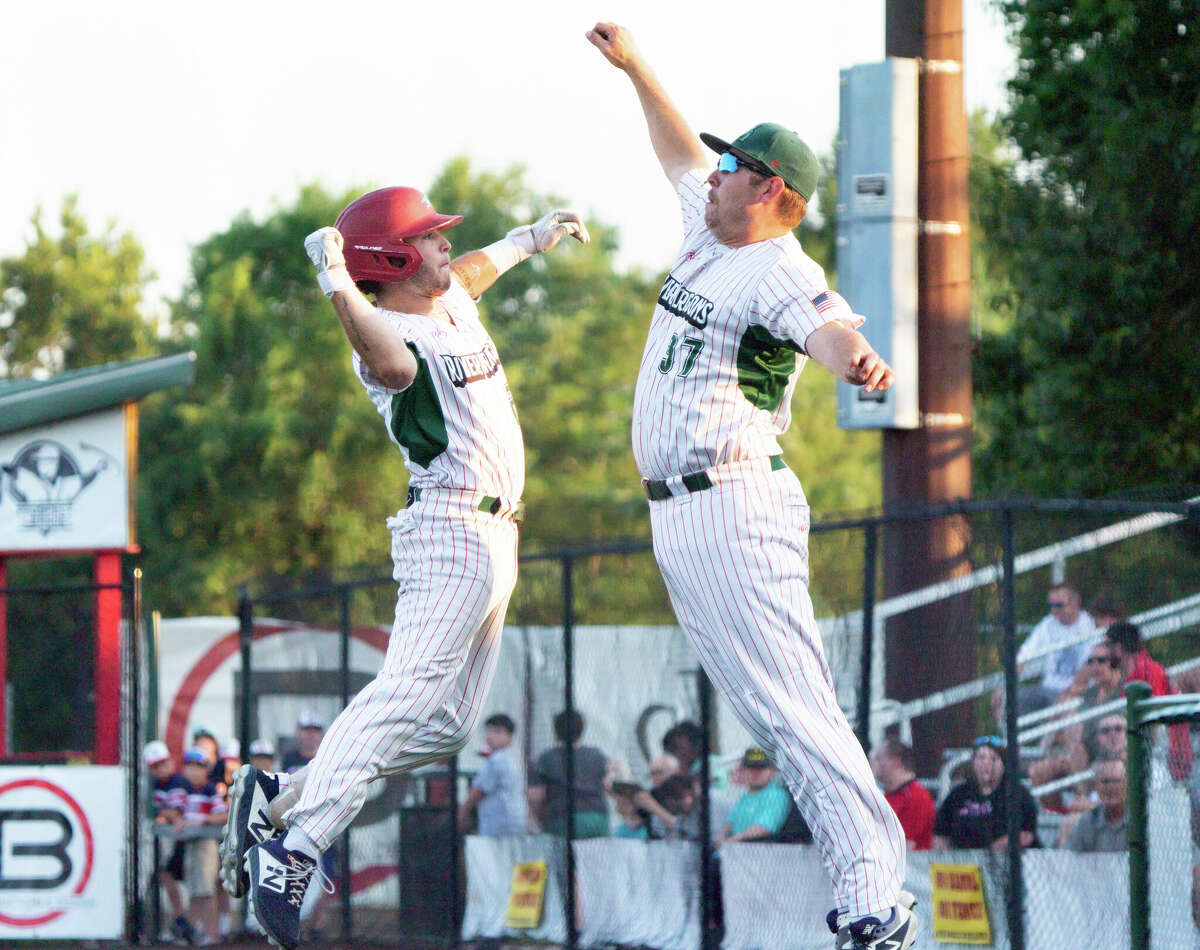 Alton River Dragons rally past the O'Fallon Hoots 7-5
