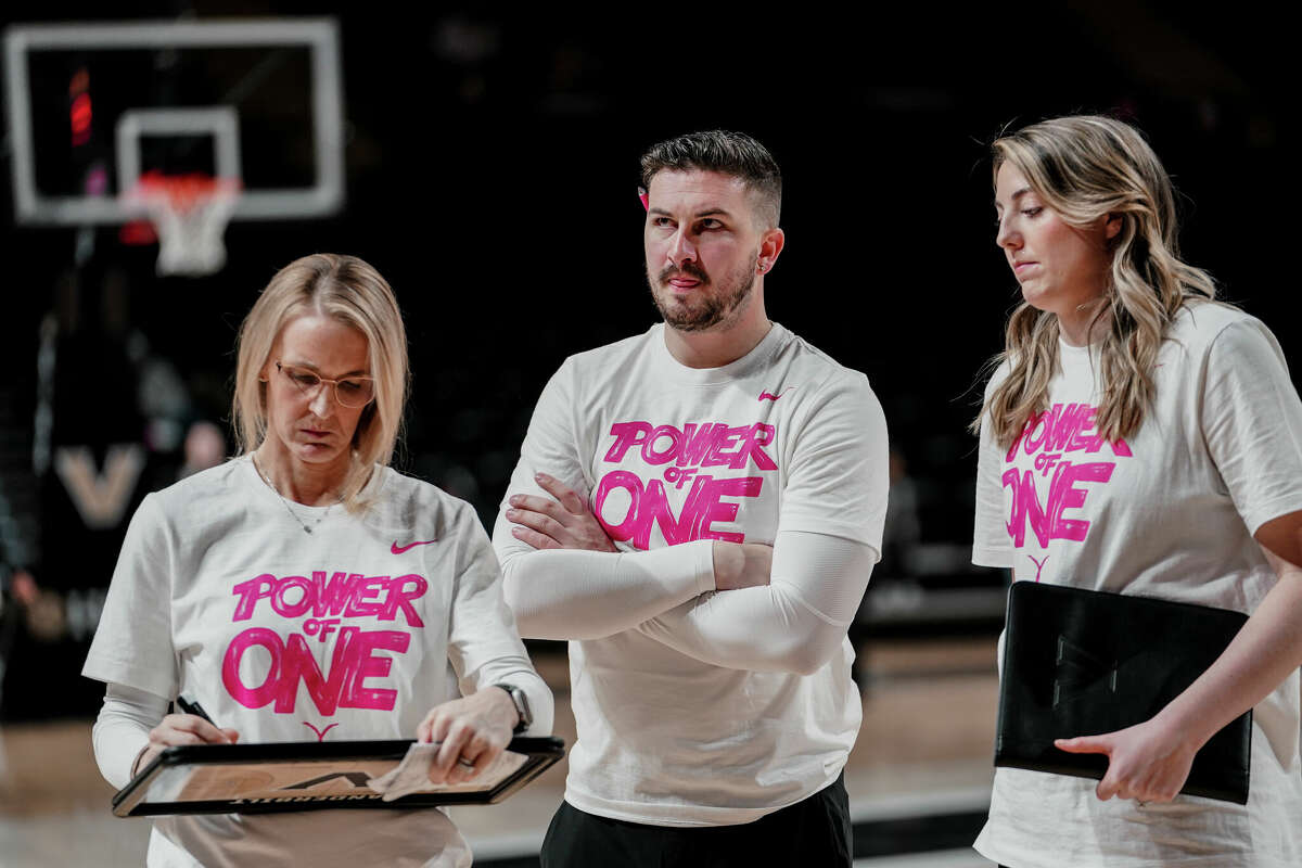 How UConn grad Kevin DeMille became Shea Ralph's assistant coach