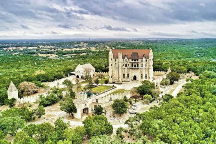 Where to find 6 castles in Texas for royal engagements