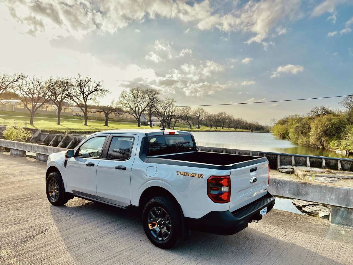 Ford Maverick XLT, a compact, versatile pickup truck