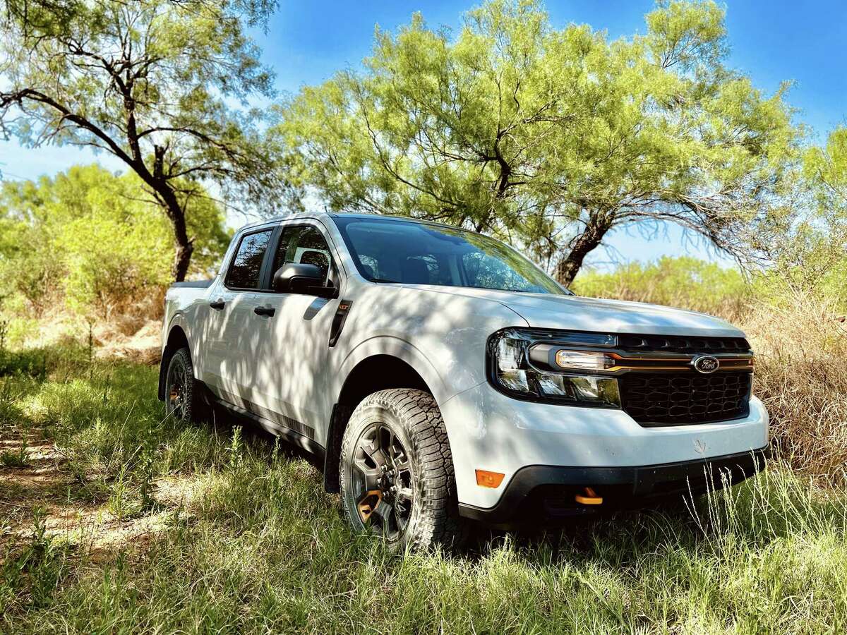 Ford Maverick XLT, a compact, versatile pickup truck