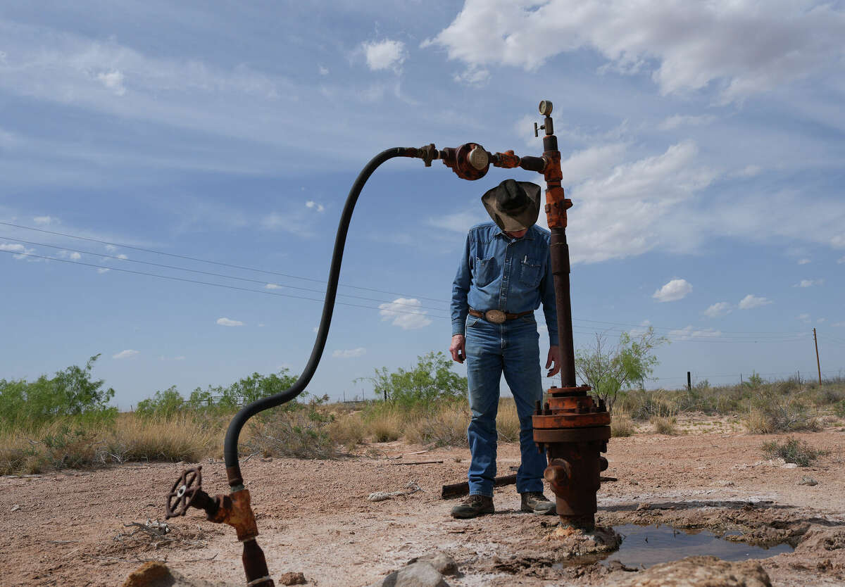 How Texas zombie wells could cause problems in climate change fight