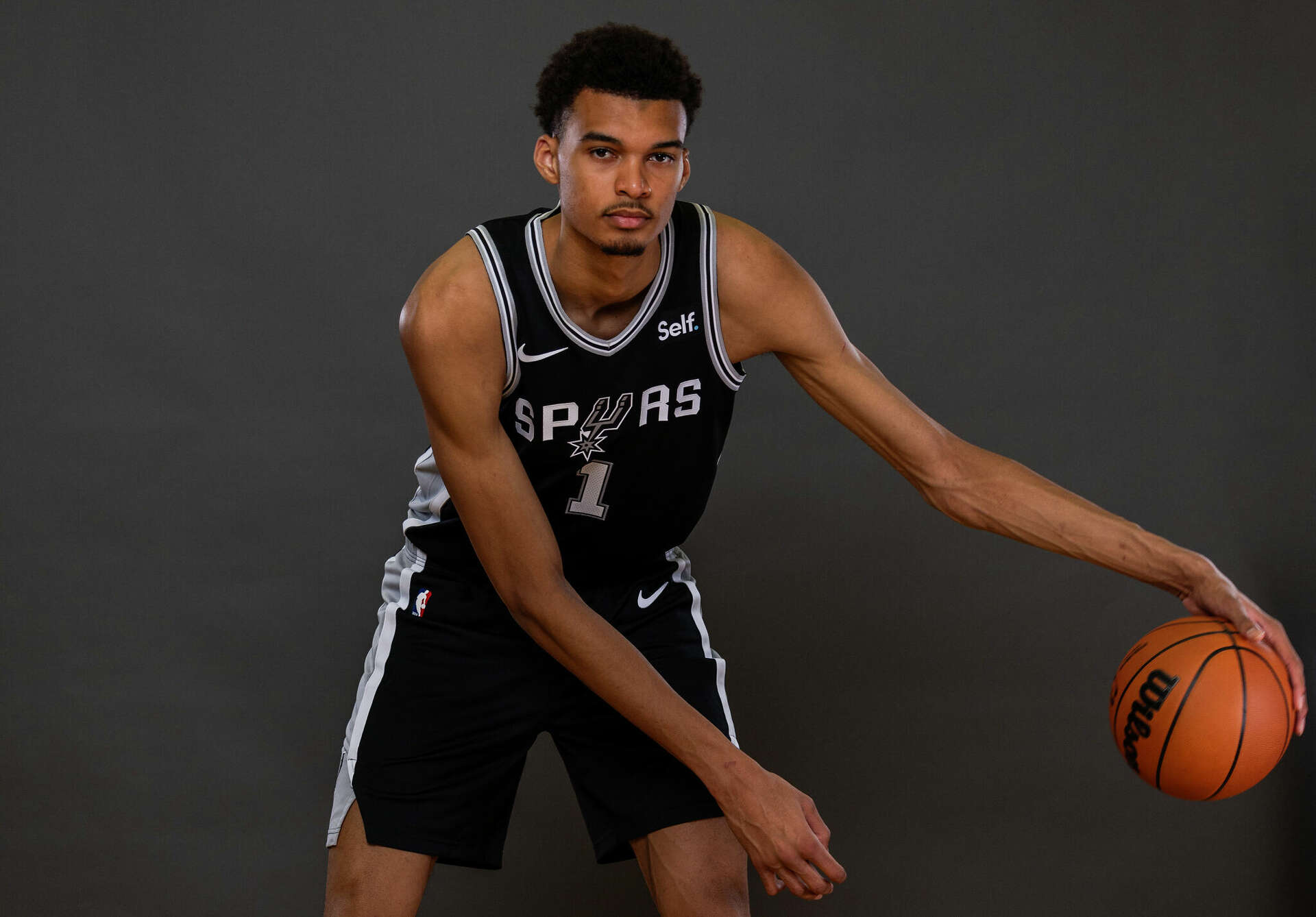 Spurs share behind-the-scenes look at Wembanyama's rookie photo shoot