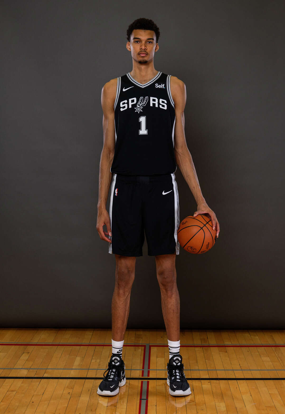 Spurs share behind-the-scenes look at Wembanyama's rookie photo shoot