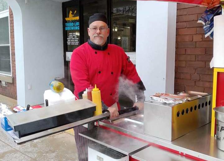 Manistee food cart sells genuine Detroit coney dogs