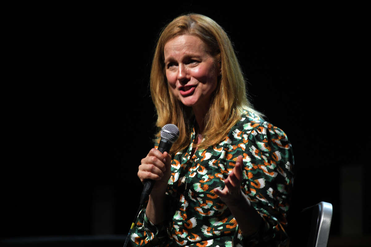 Laura Linney honored in CT by Hollywood, Broadway celebrities