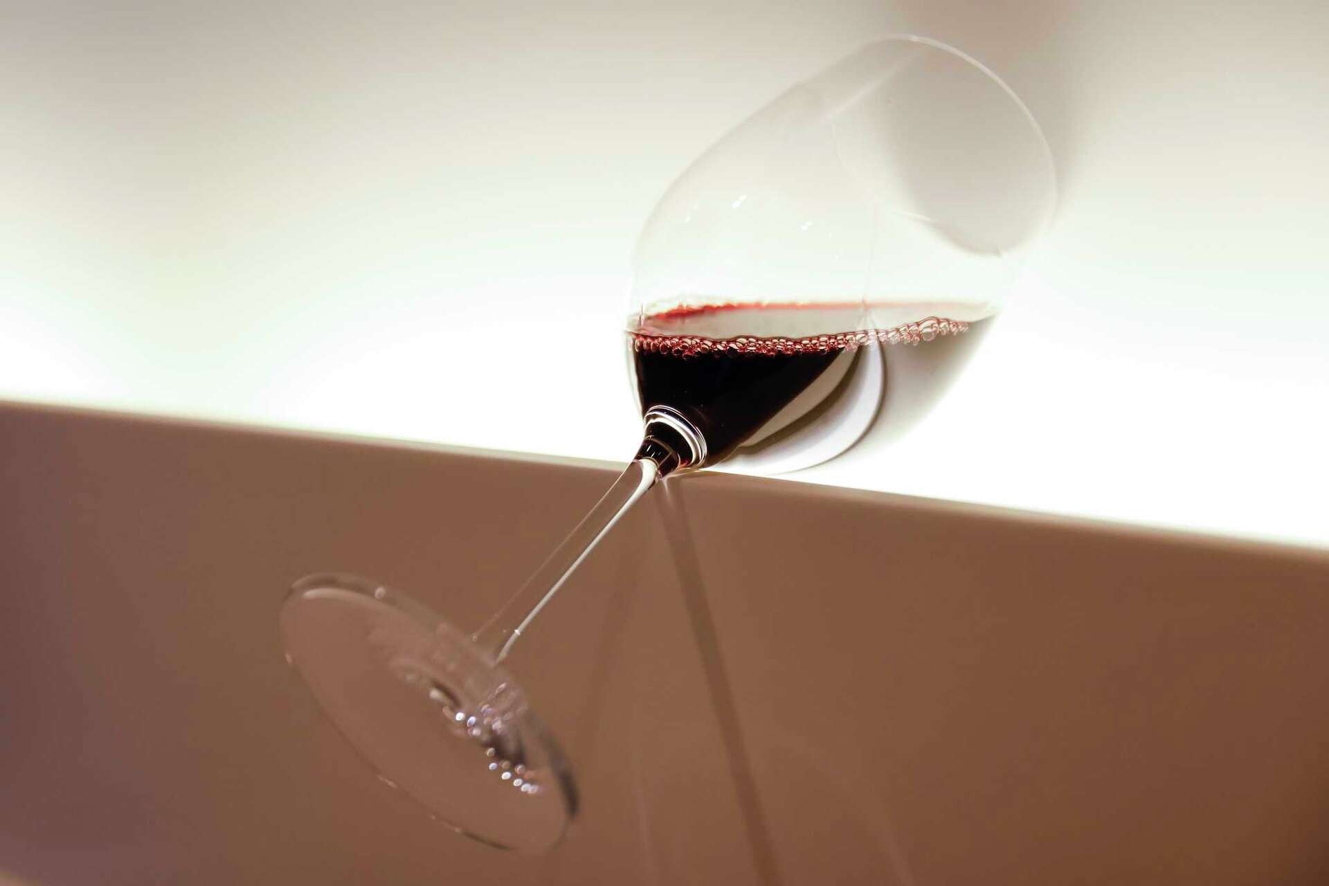 Are Napa Valley Cabernet Sauvignon wines losing their color?