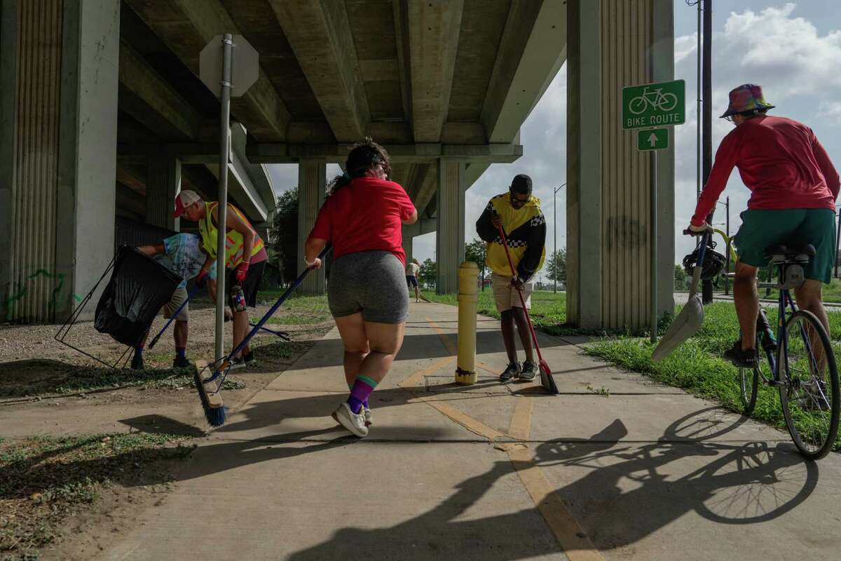 Houston's Chartres Street bike trail reopens with help from volunteers