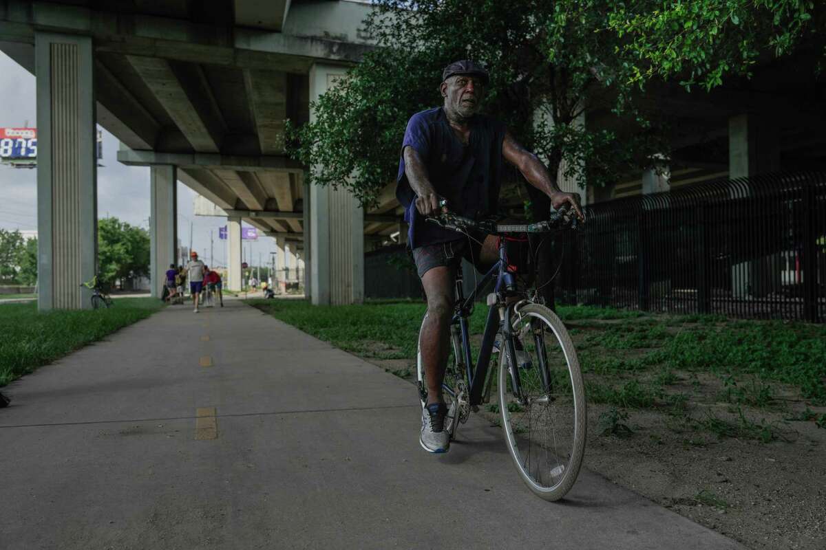 Houston's Chartres Street bike trail reopens with help from volunteers