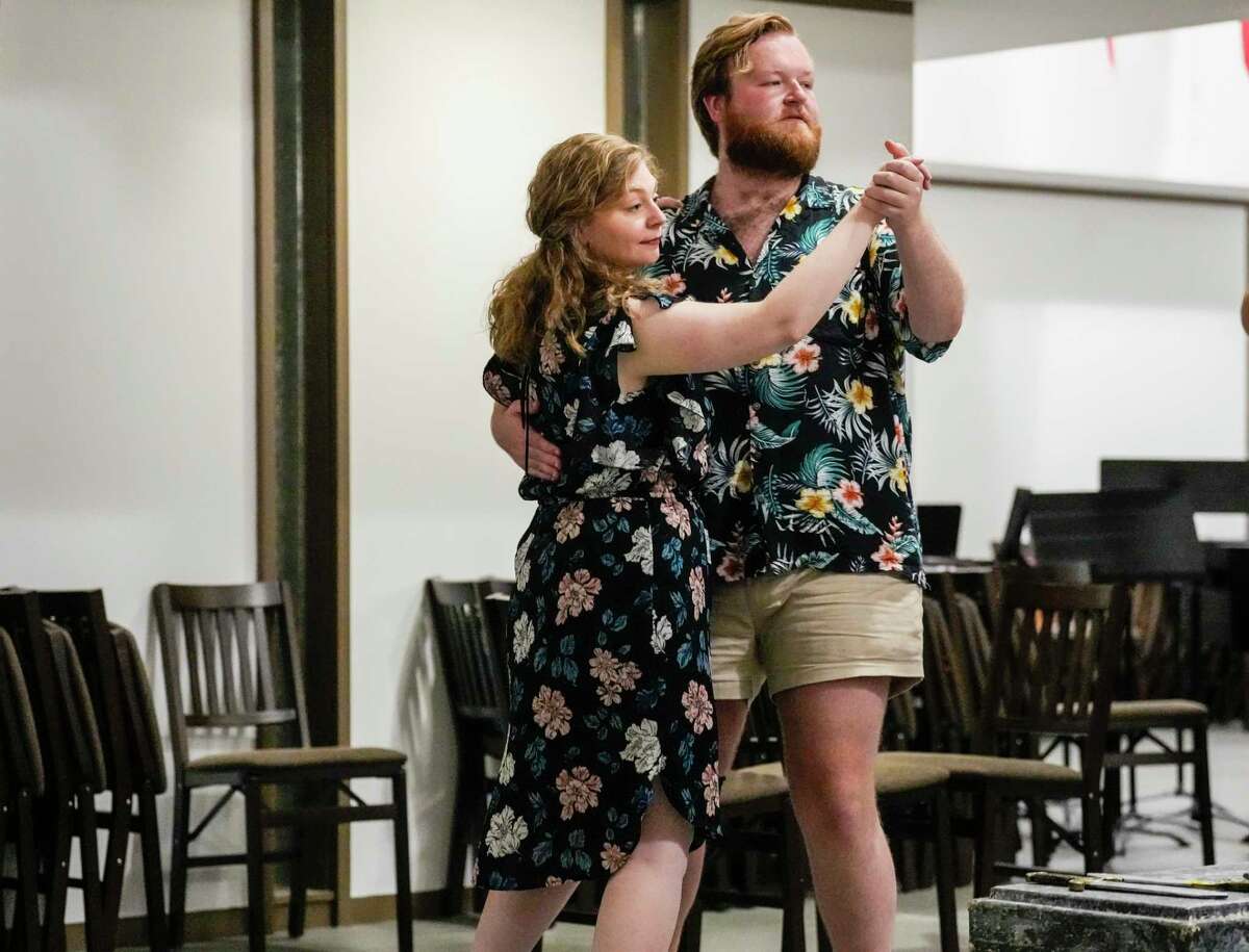 Houston singer prepares for Hobby Center show while battling illness