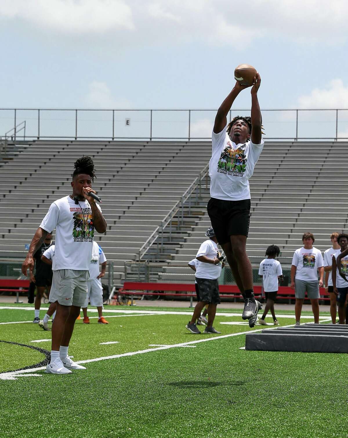 Bryce Anderson, Jaylon Guilbeau host youth camp in Port Arthur