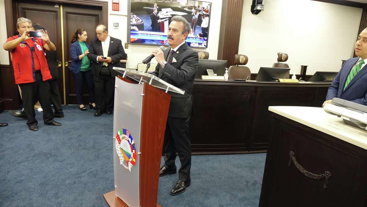 Uni-Trade's Eduardo Garza honored to receive Laredo's Key to the City